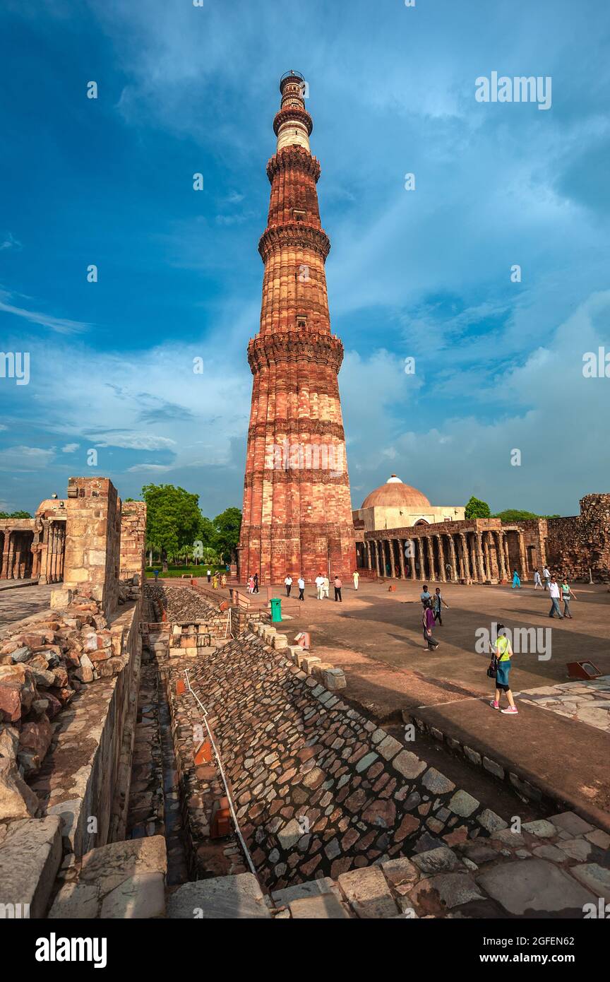 Qutub Minar The Altitudinous Minar Of India India Exploring Qutub