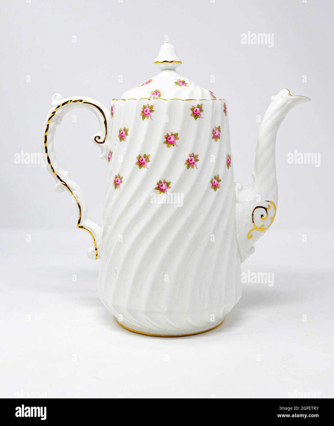 Gold nose ornament hi-res stock photography and images - Alamy