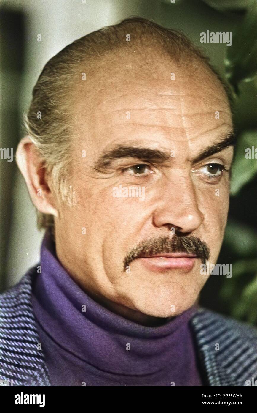 Sean connery james bond hi-res stock photography and images - Alamy