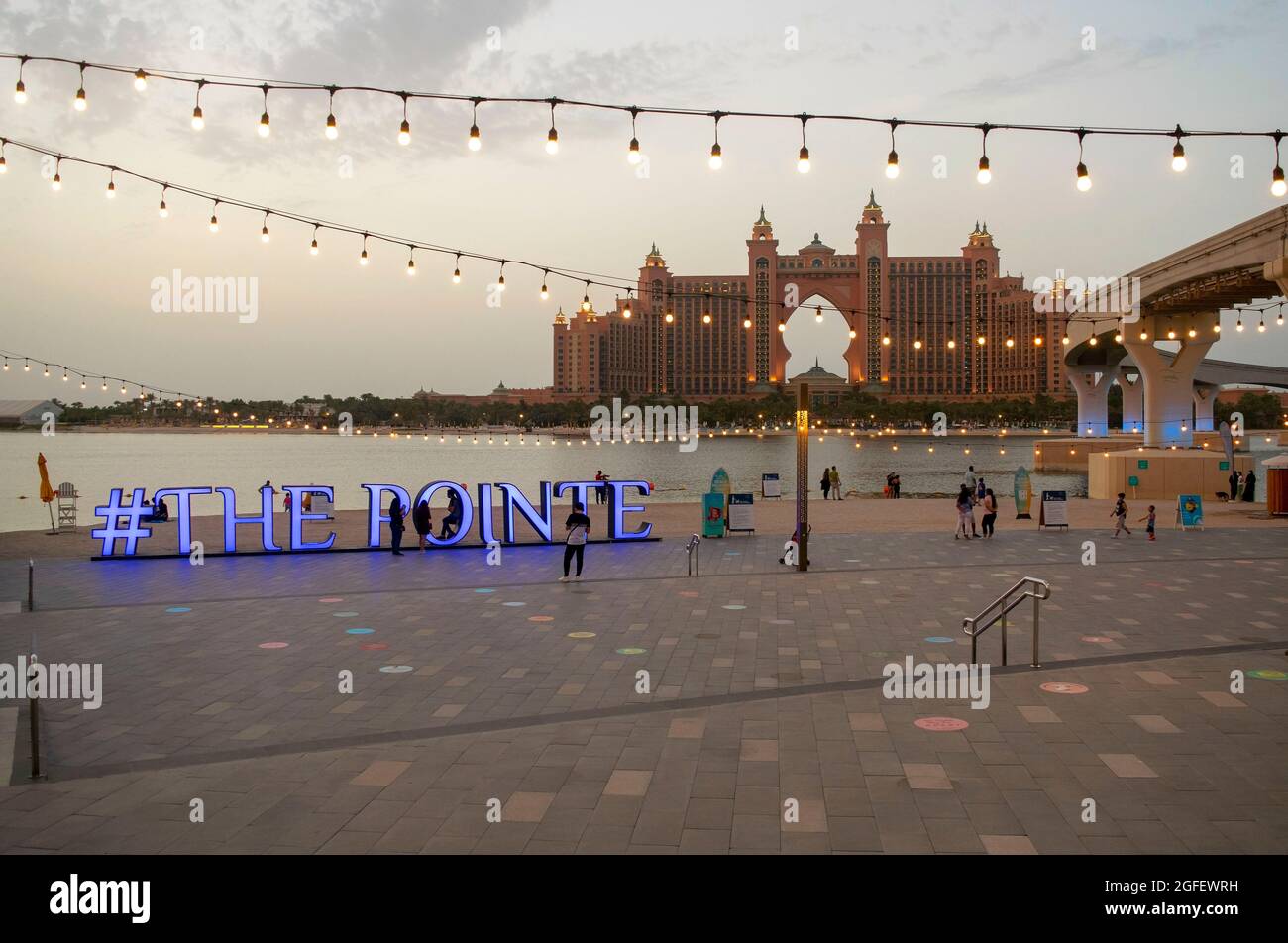 Restaurant at atlantis resort hi-res stock photography and images - Alamy