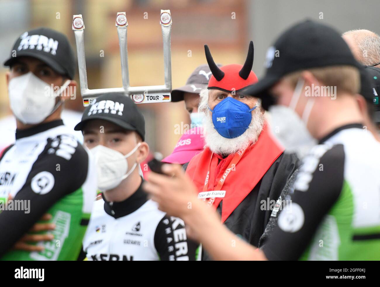 25 August 2021, Mecklenburg-Western Pomerania, Stralsund: Cycling ...