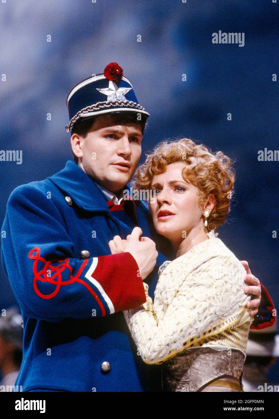 John Mark Ainsley (Ferrando), Suzanne Johnston (Dorabella) in COSI FAN ...