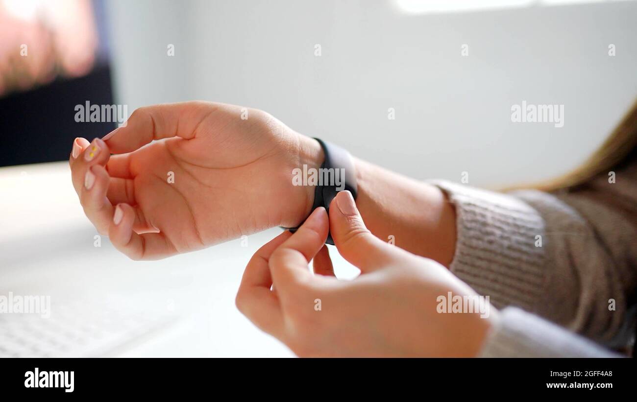 Woman hand putting silver hi-res stock photography and images - Alamy