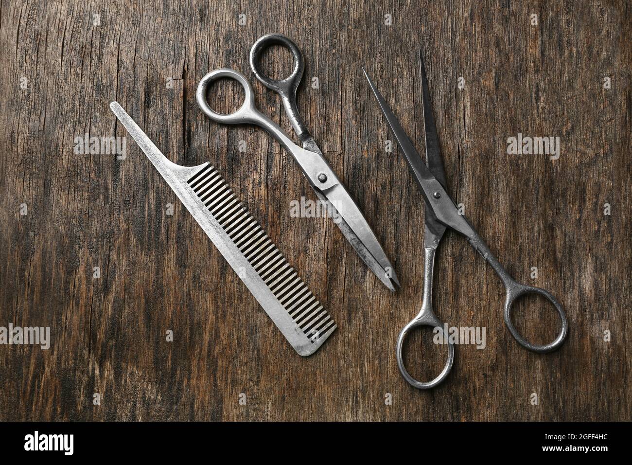 Vintage tools of barber shop on wooden background Stock Photo - Alamy
