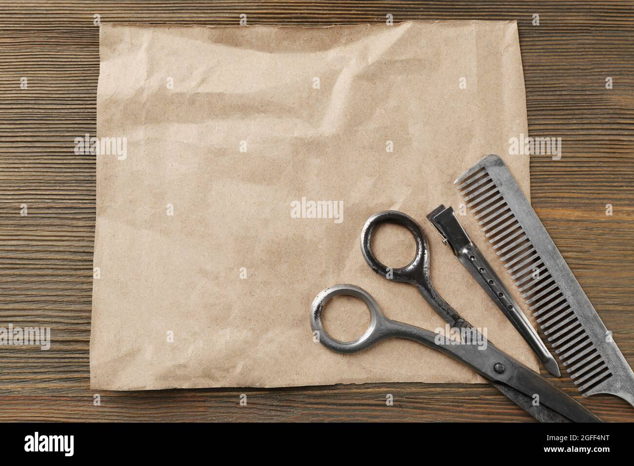 Vintage tools of barber shop on wooden background Stock Photo - Alamy