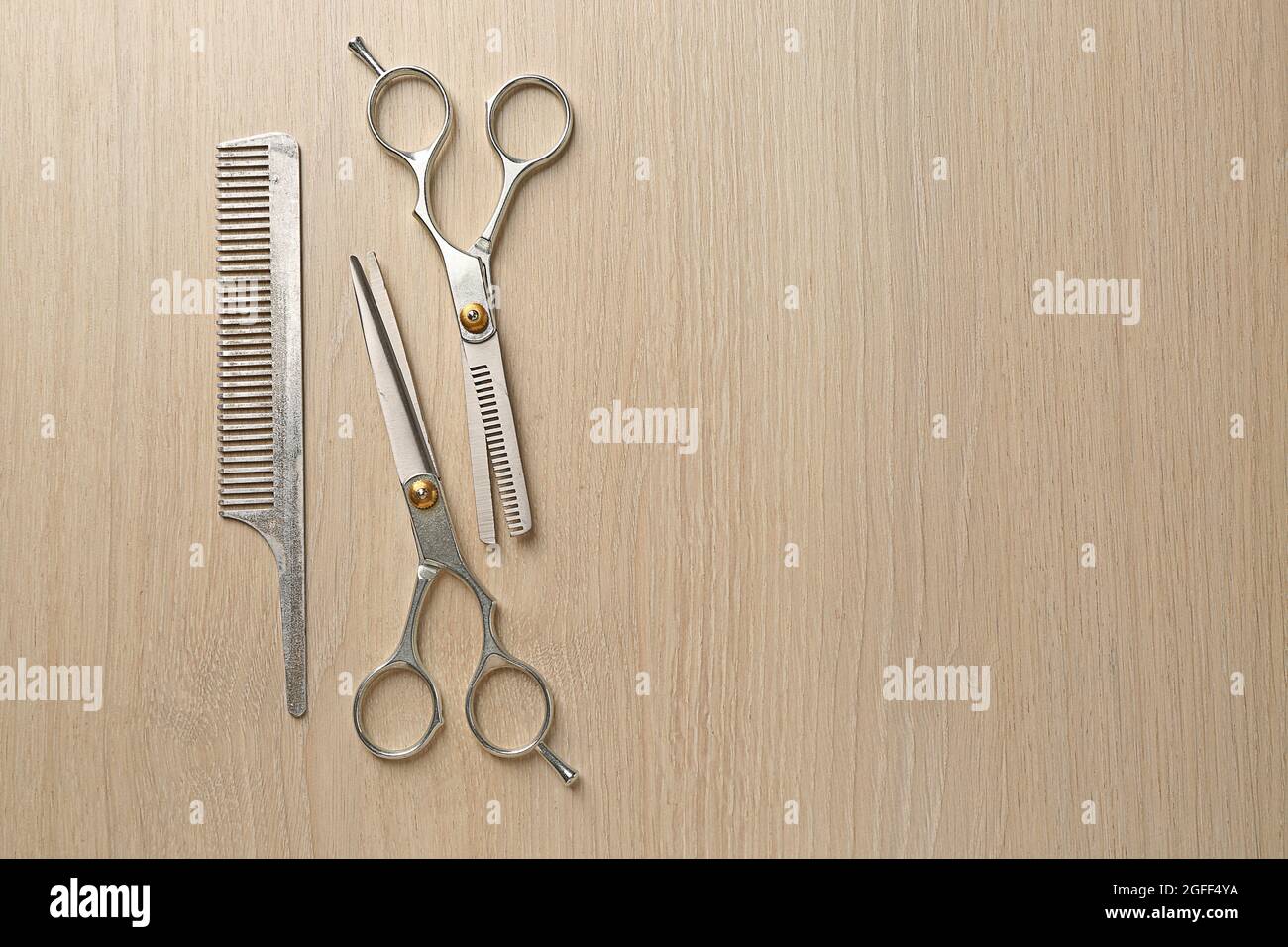 Vintage tools of barber shop on wooden background Stock Photo - Alamy
