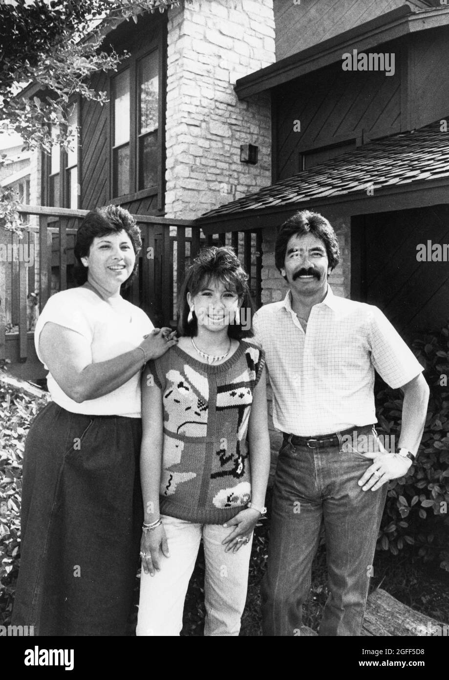 Middle class family hi-res stock photography and images - Alamy