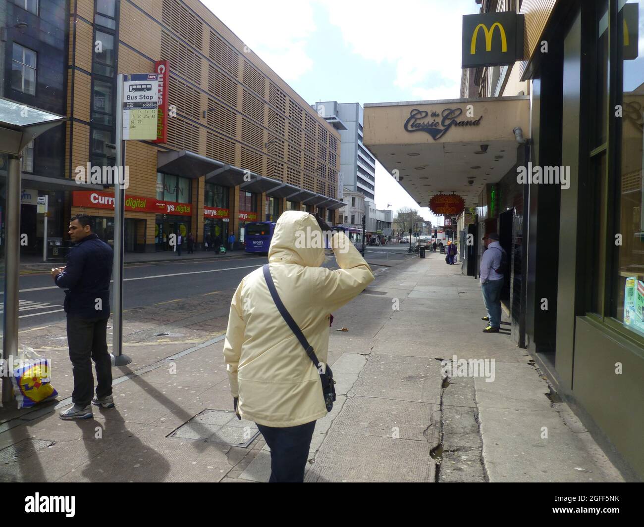 Bus stop Glasgow Scotland Stock Photo - Alamy