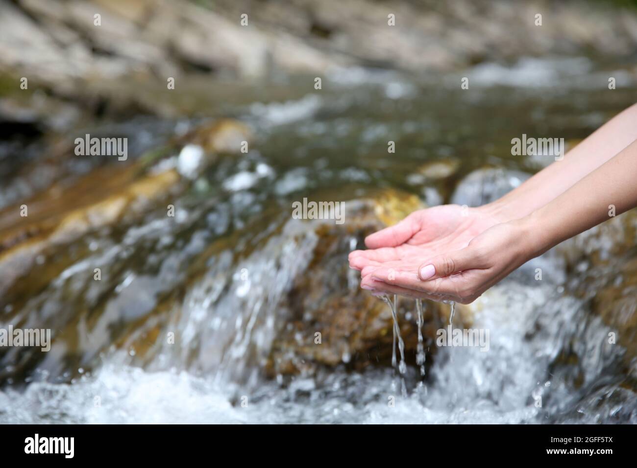 Dropping stone in river hi-res stock photography and images - Alamy