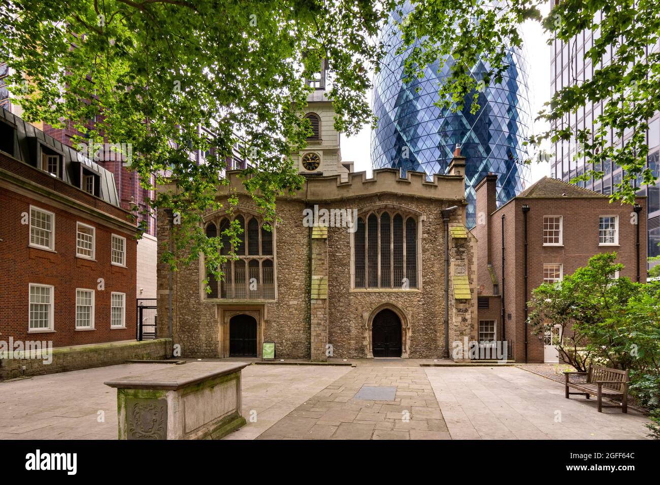 LONDON CITY ST HELEN'S CHURCH BISHOPSGATE THE CLOCK TOWER GRAVEYARD AND ...