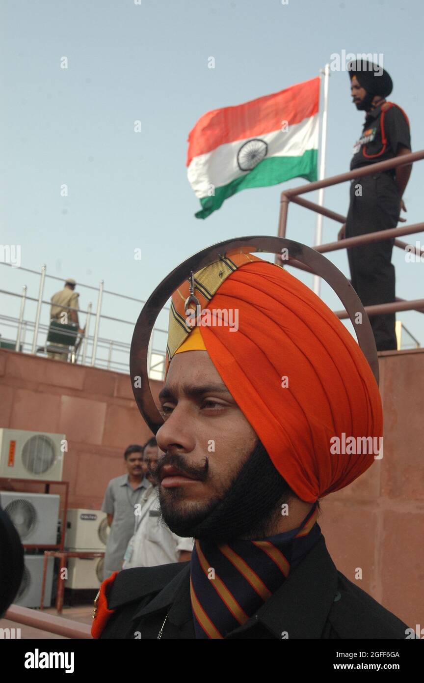 Sikh Indian army officer stand near the national flag on the ramparts ...