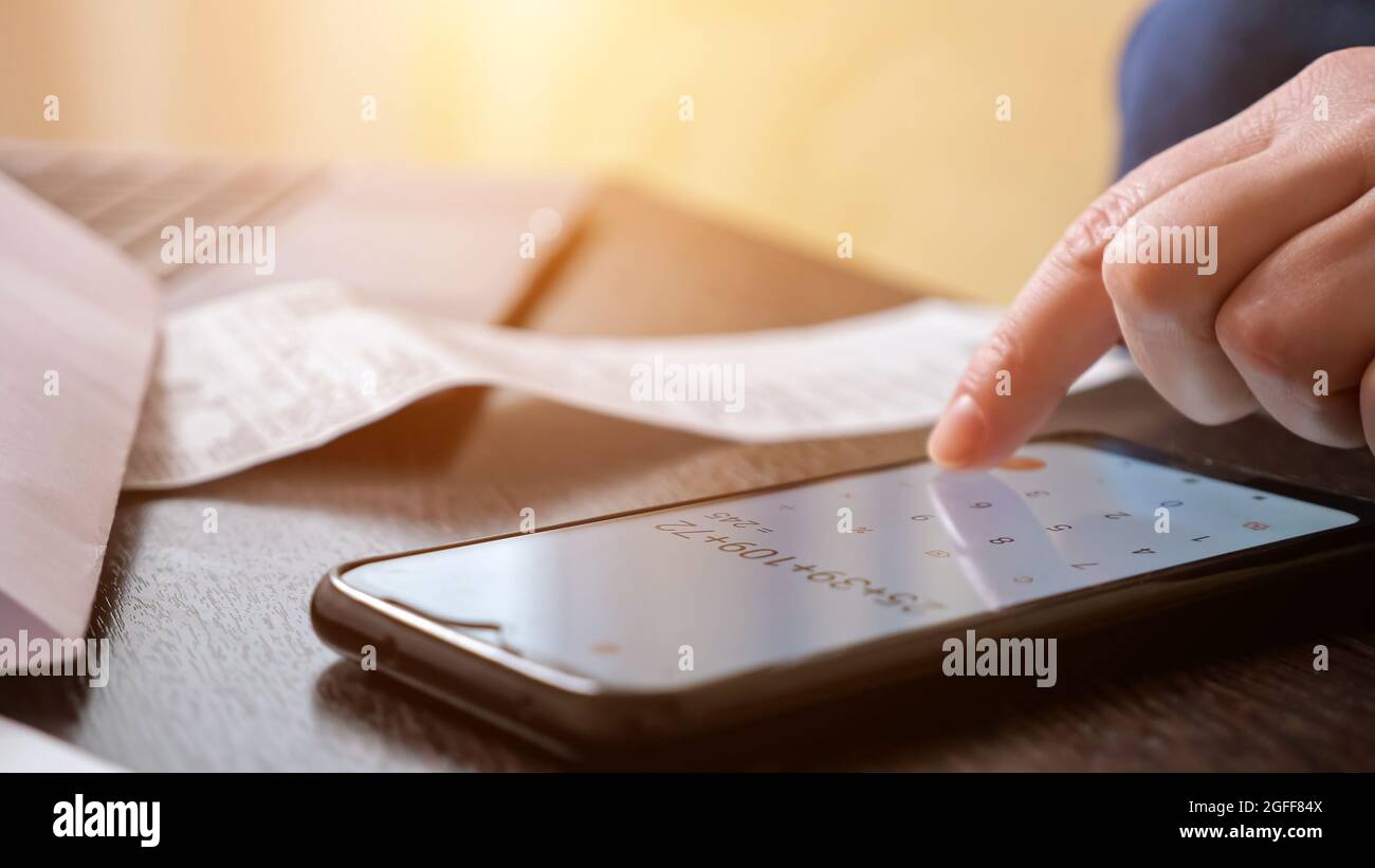 Hand woman uses credit hi-res stock photography and images - Alamy