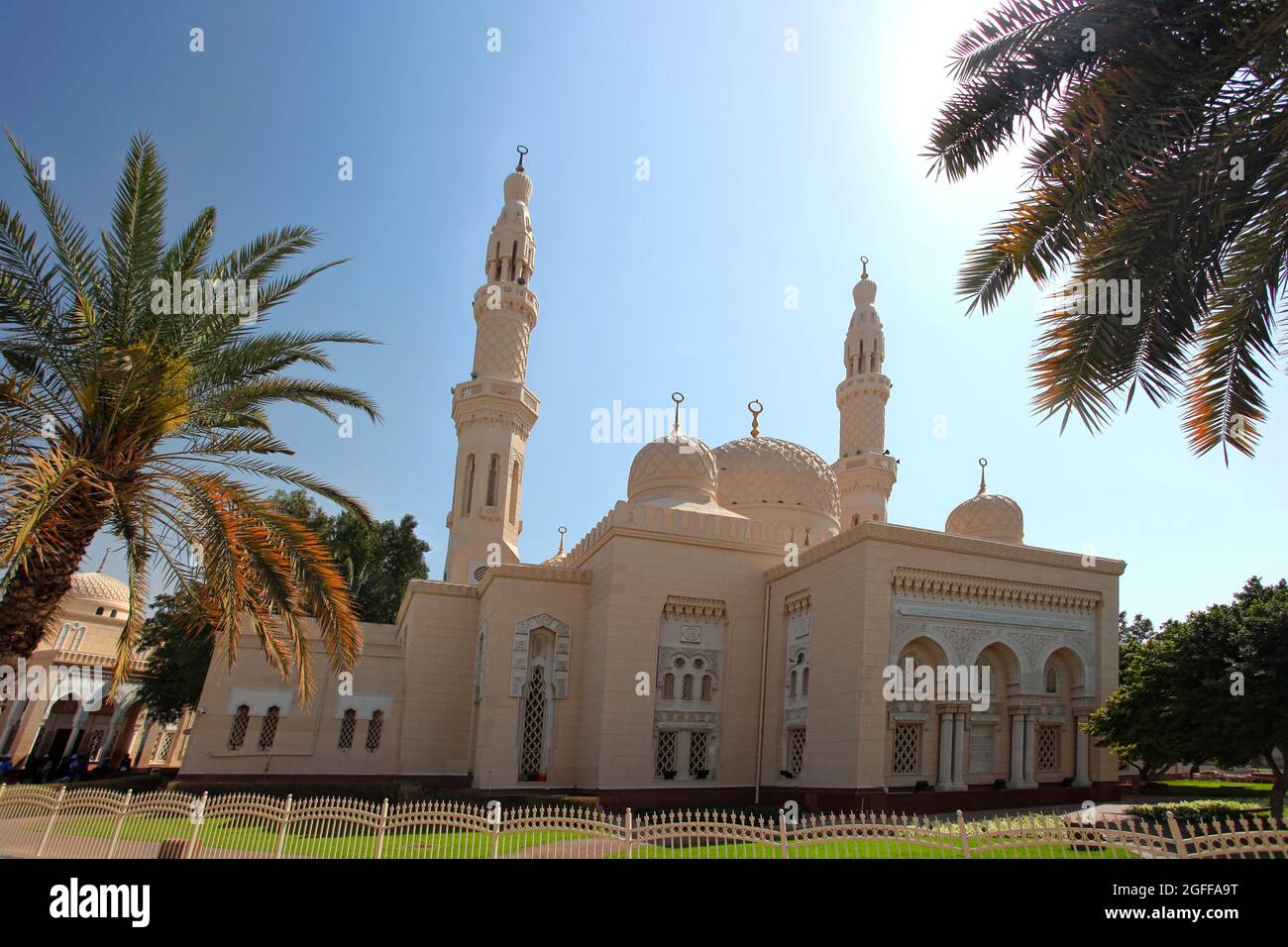 Jumeirah mosque prayer hi-res stock photography and images - Alamy