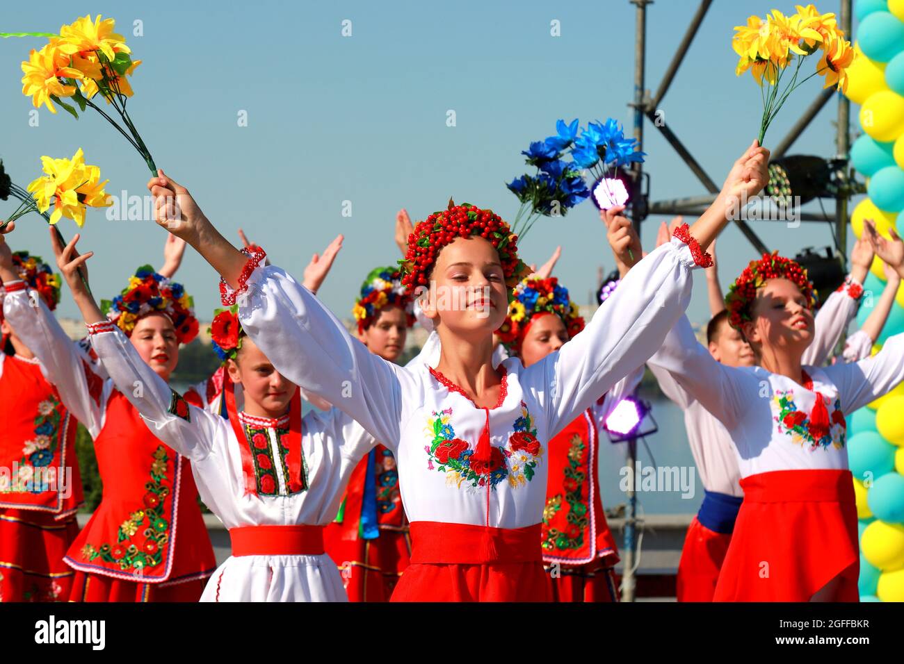 Ukrainian folk dance hi-res stock photography and images - Alamy