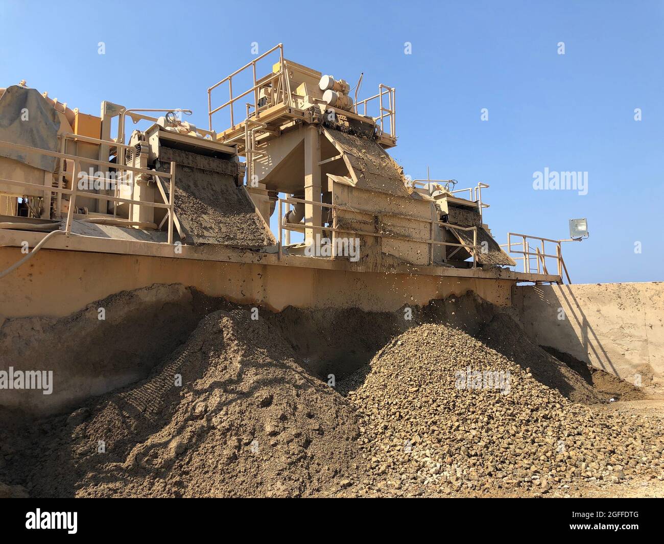 Conveyor belt moving gravel hi-res stock photography and images - Alamy