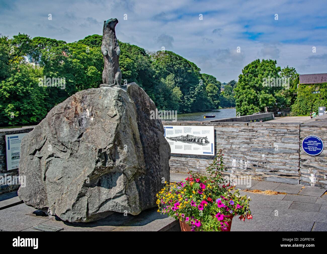 Bronze cardigan hi-res stock photography and images - Alamy