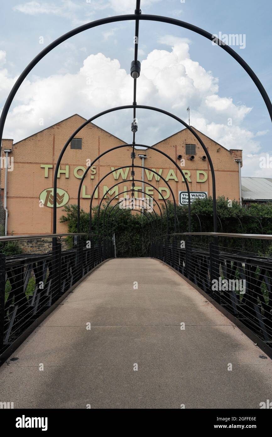 Footpath over the river Don. Along the five weirs walk in Sheffield ...