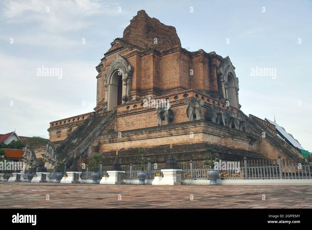 wat chedi luang temple at chiang mai Thailand Stock Photo - Alamy