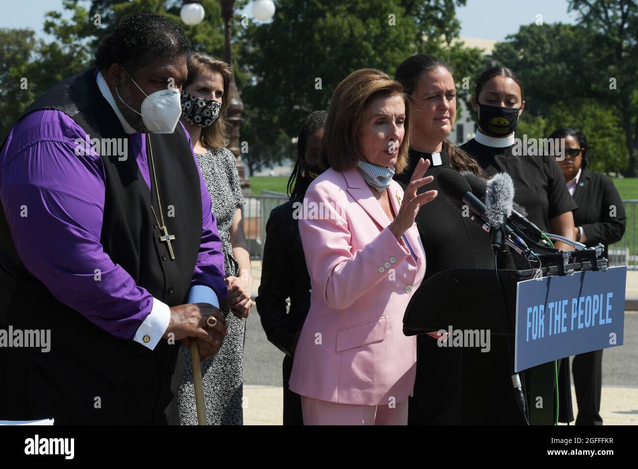 US House Speaker Nancy Pelosi(D-CA) speaks during a press conference ...