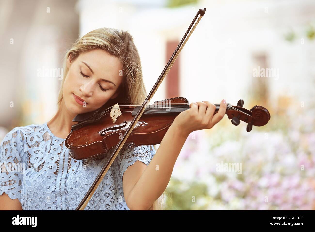 Beautiful woman playing violin Stock Photo - Alamy