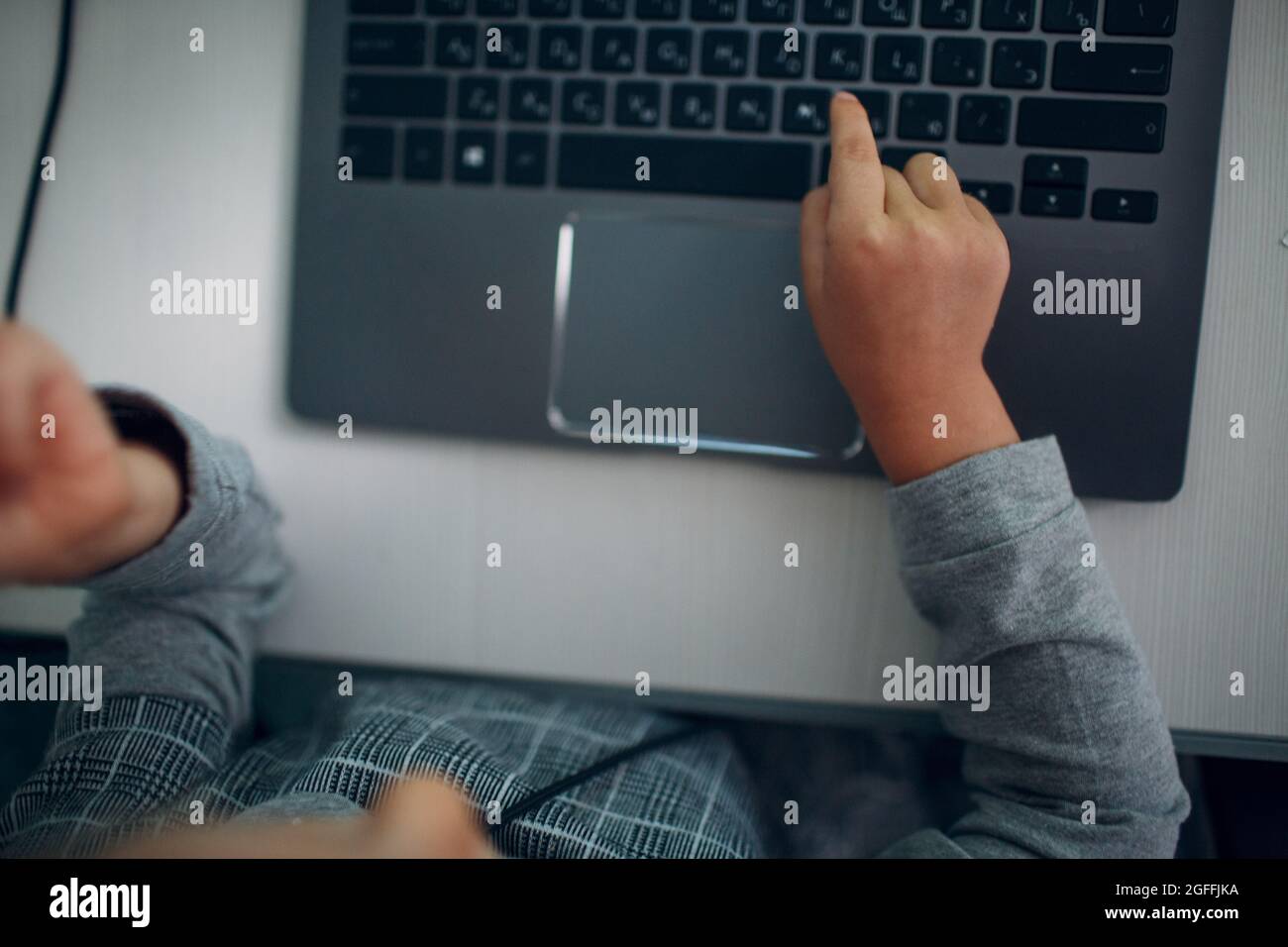 Child computer back view school hi-res stock photography and images - Alamy