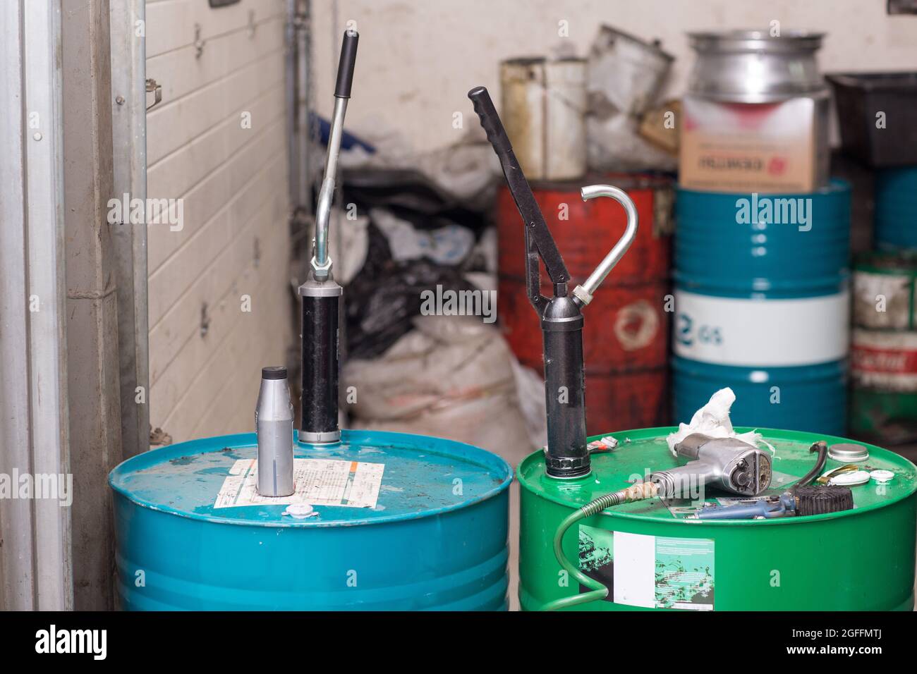 Service station. Oil Barrel for car engine Stock Photo - Alamy