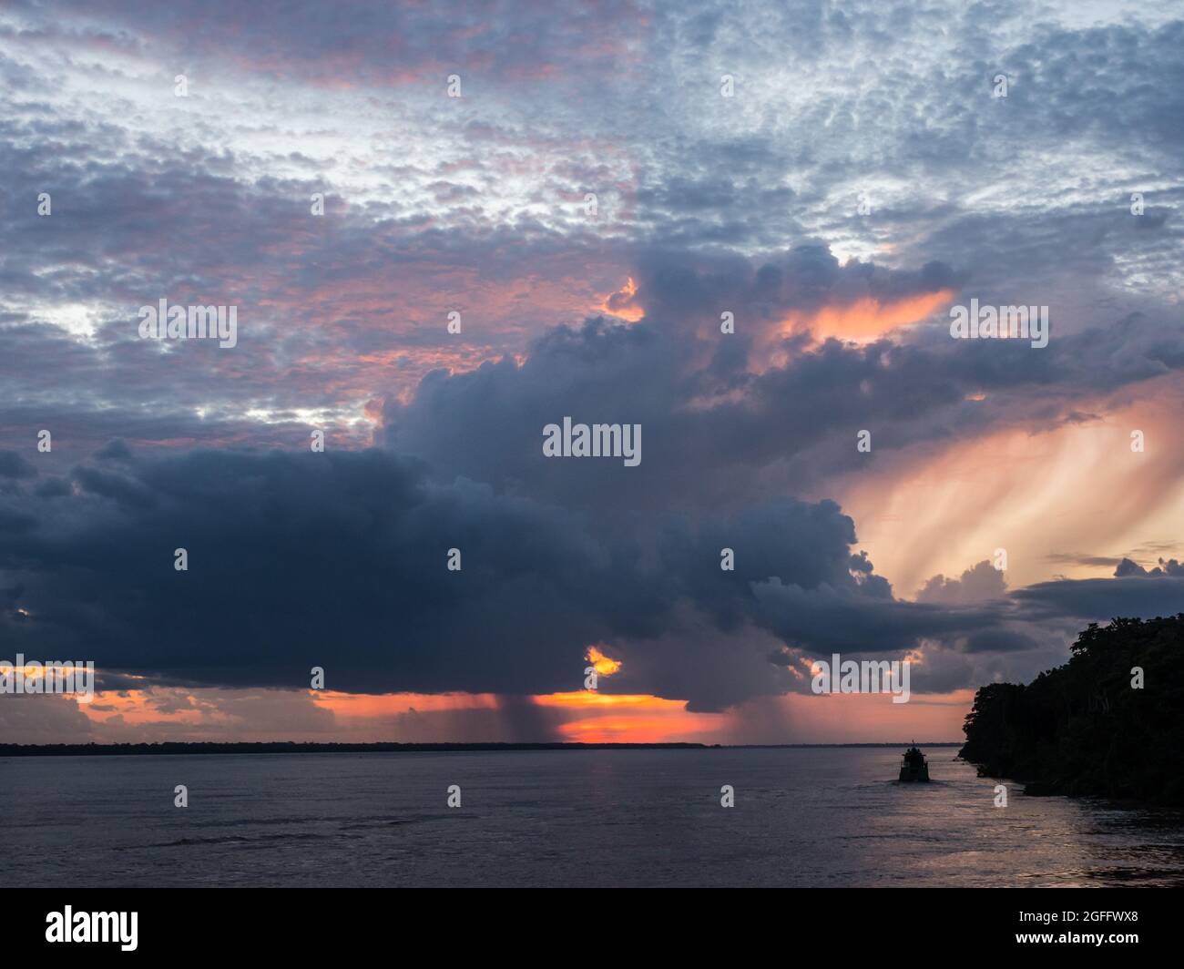 Large river landscape hi-res stock photography and images - Alamy