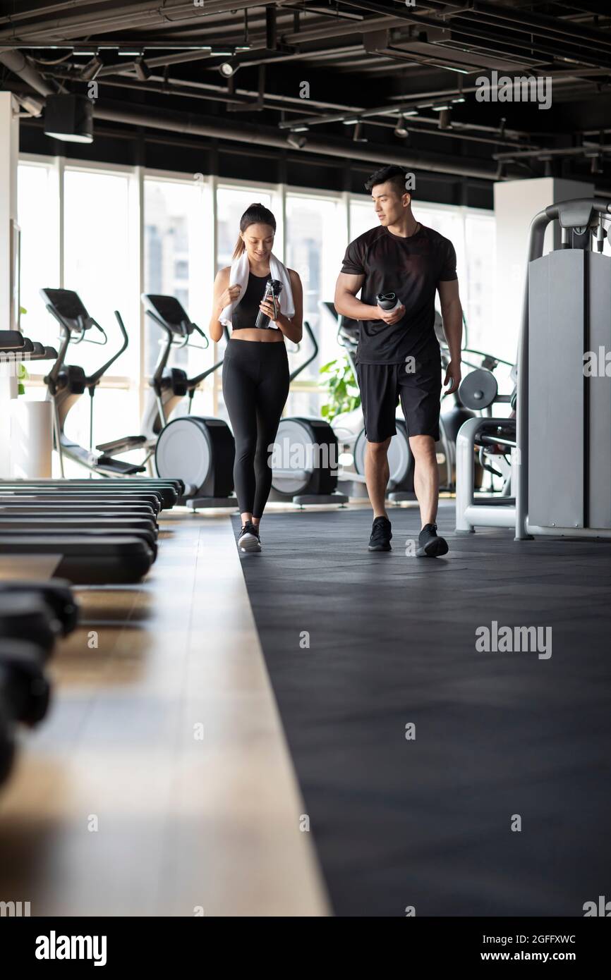 Young people taking a break from workout at gym Stock Photo - Alamy
