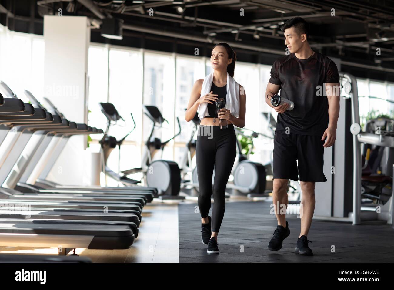 Young people taking a break from workout at gym Stock Photo - Alamy