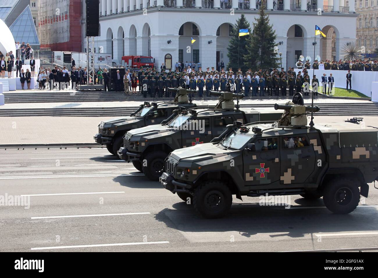 Non Exclusive: KYIV, UKRAINE - AUGUST 24, 2021 - Soldiers stand in the ...