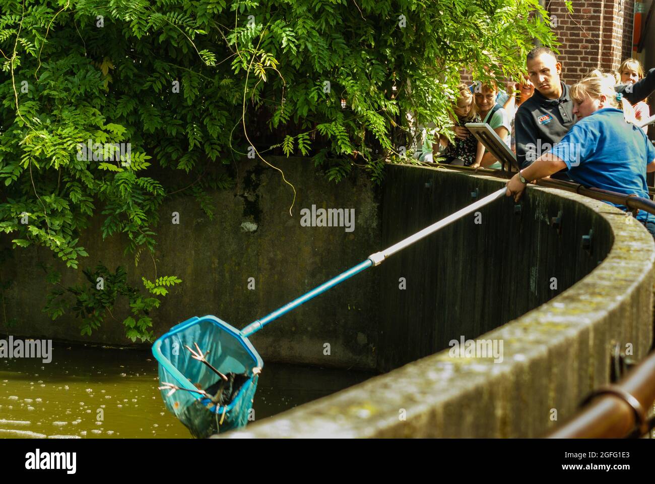 Scoop net hi-res stock photography and images - Alamy