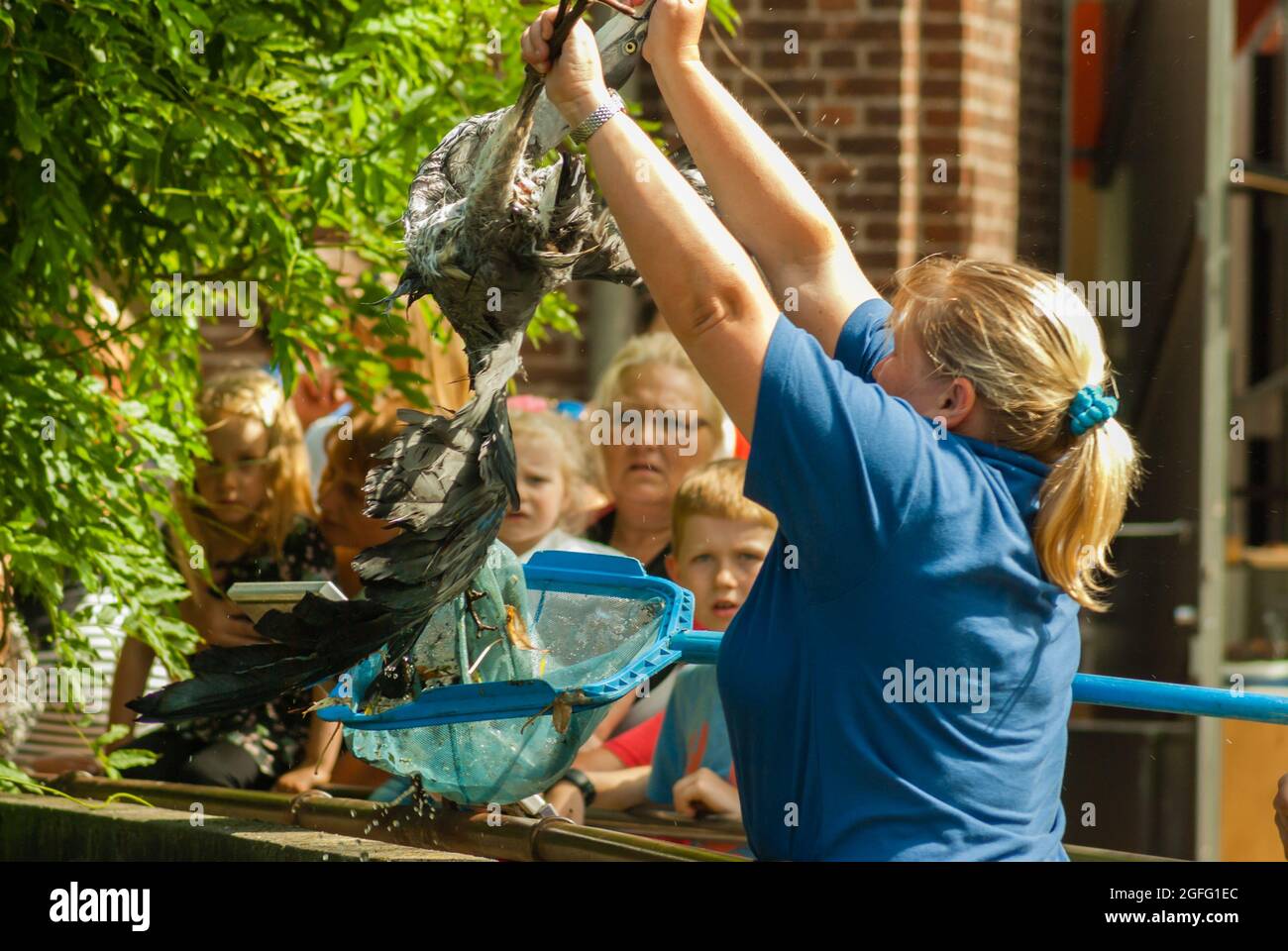Female zoo keeper hi-res stock photography and images - Alamy