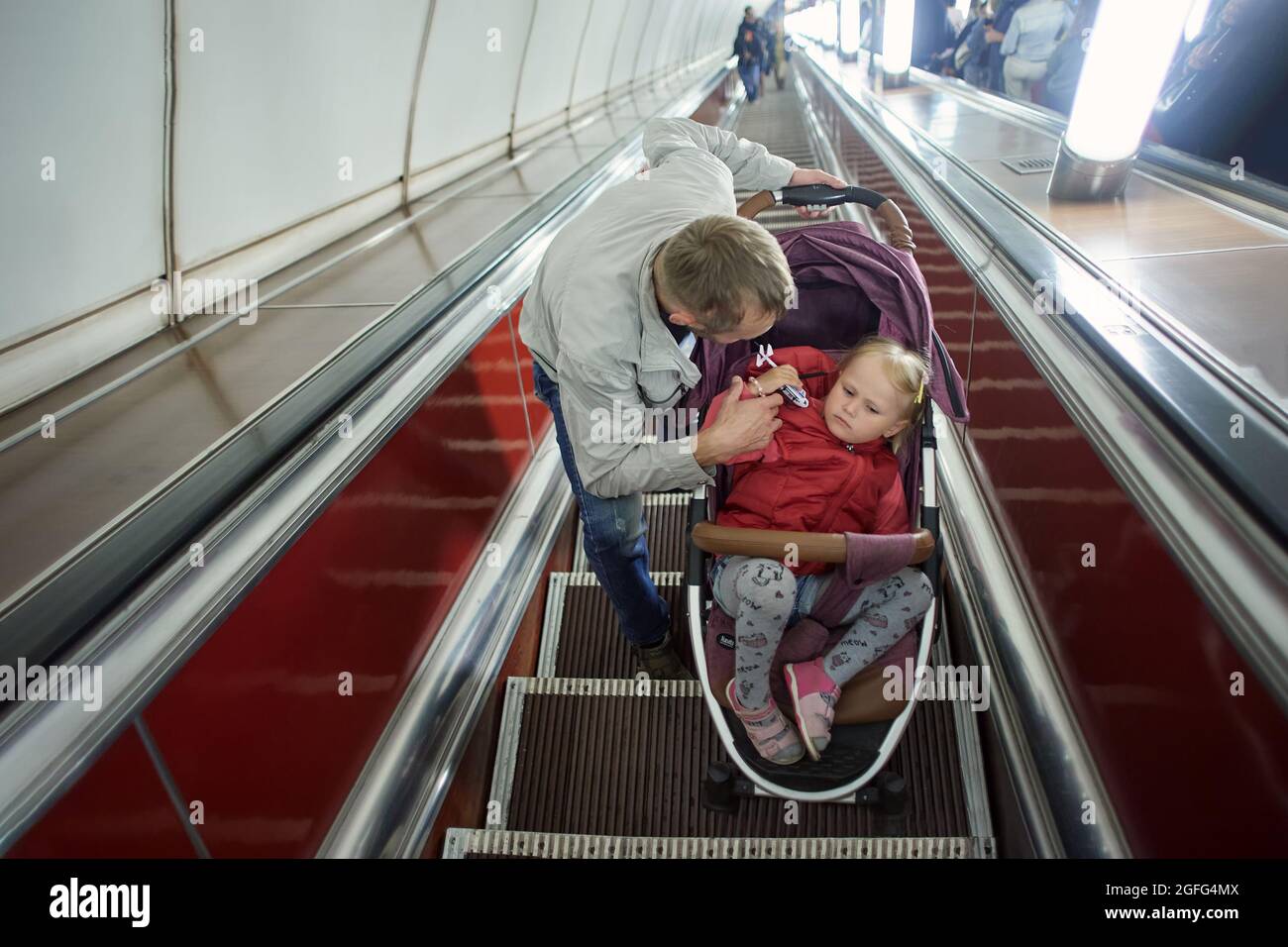 Children on the escalator hi-res stock photography and images - Alamy