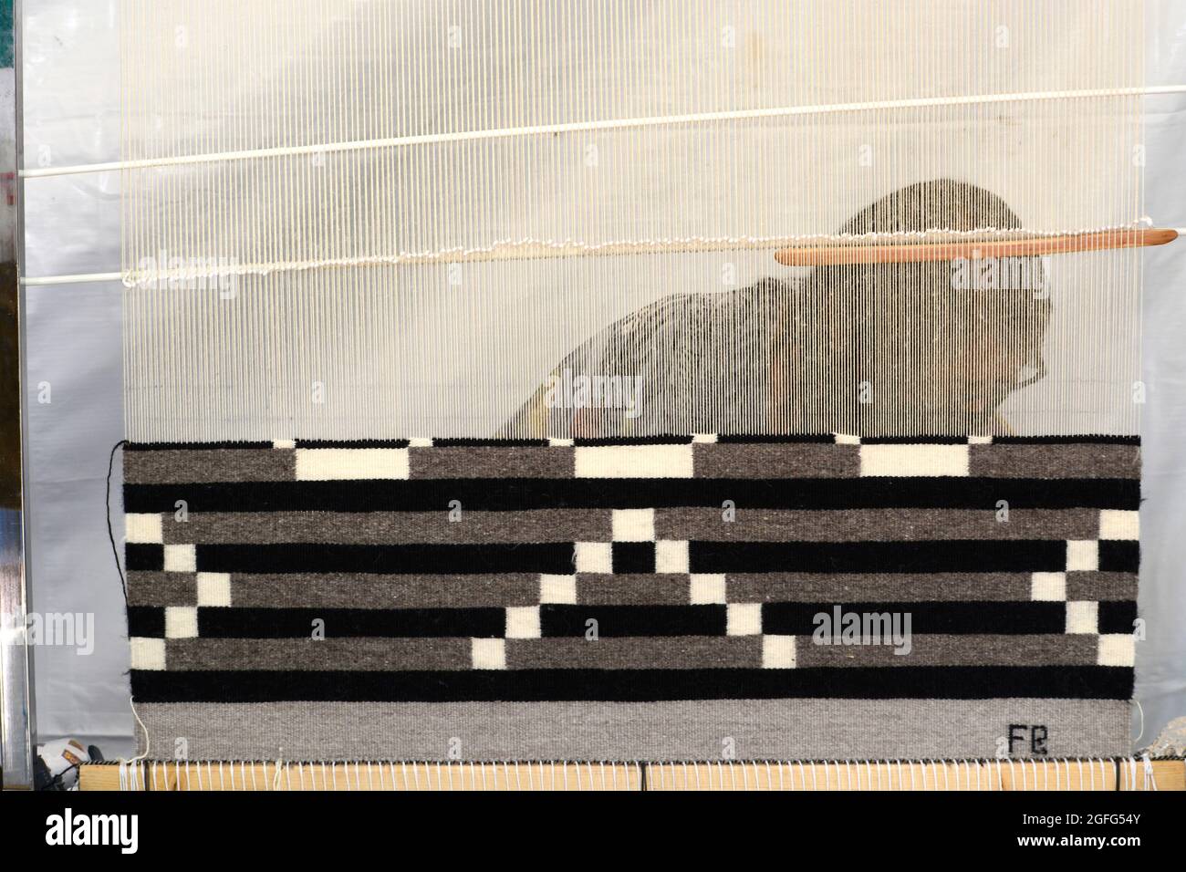 Navajo indian woman weaving rug hi-res stock photography and images - Alamy