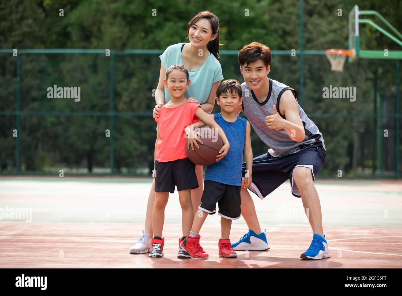 Two children playing basketball hi-res stock photography and images - Alamy