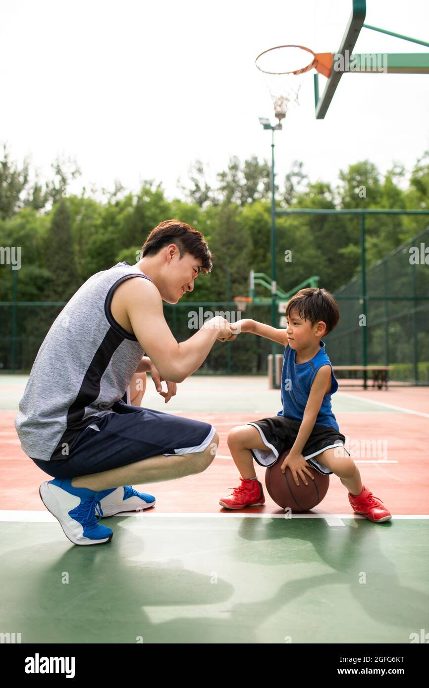 Happy father and son playing basketball on playground Stock Photo - Alamy