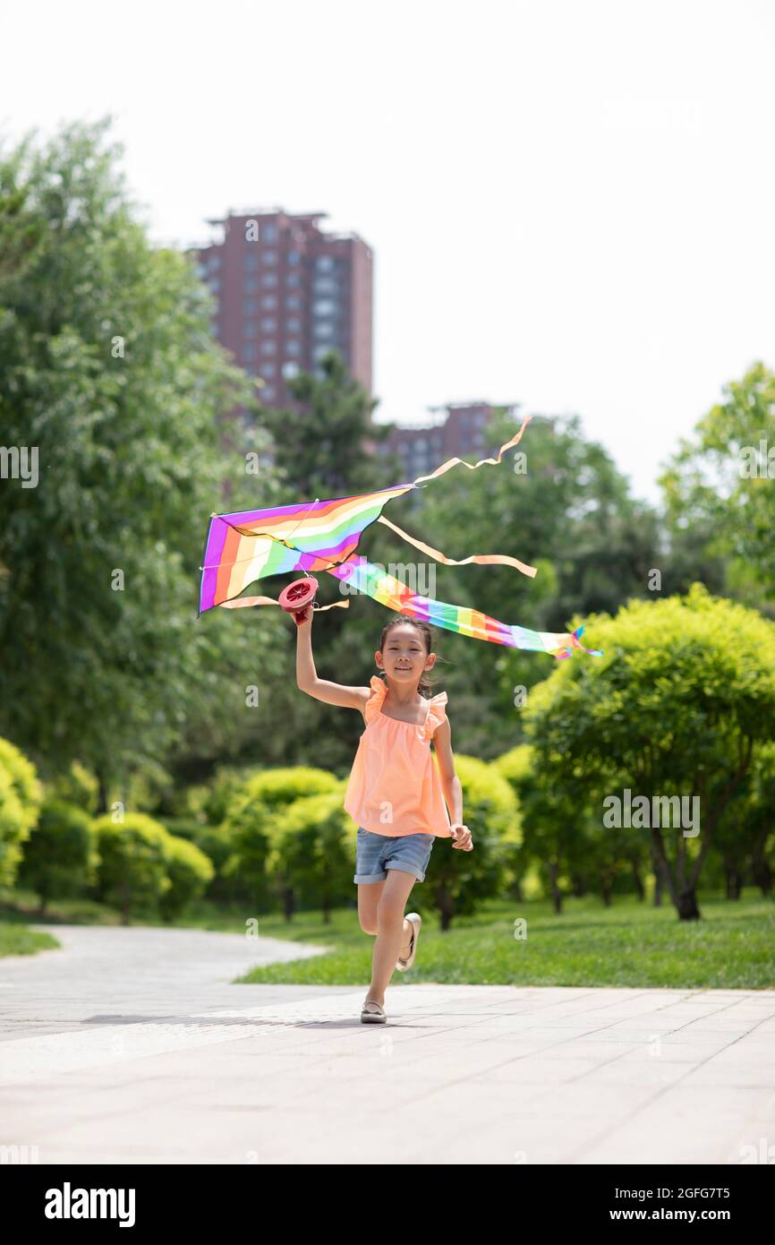 Child kite flying park hi-res stock photography and images - Alamy