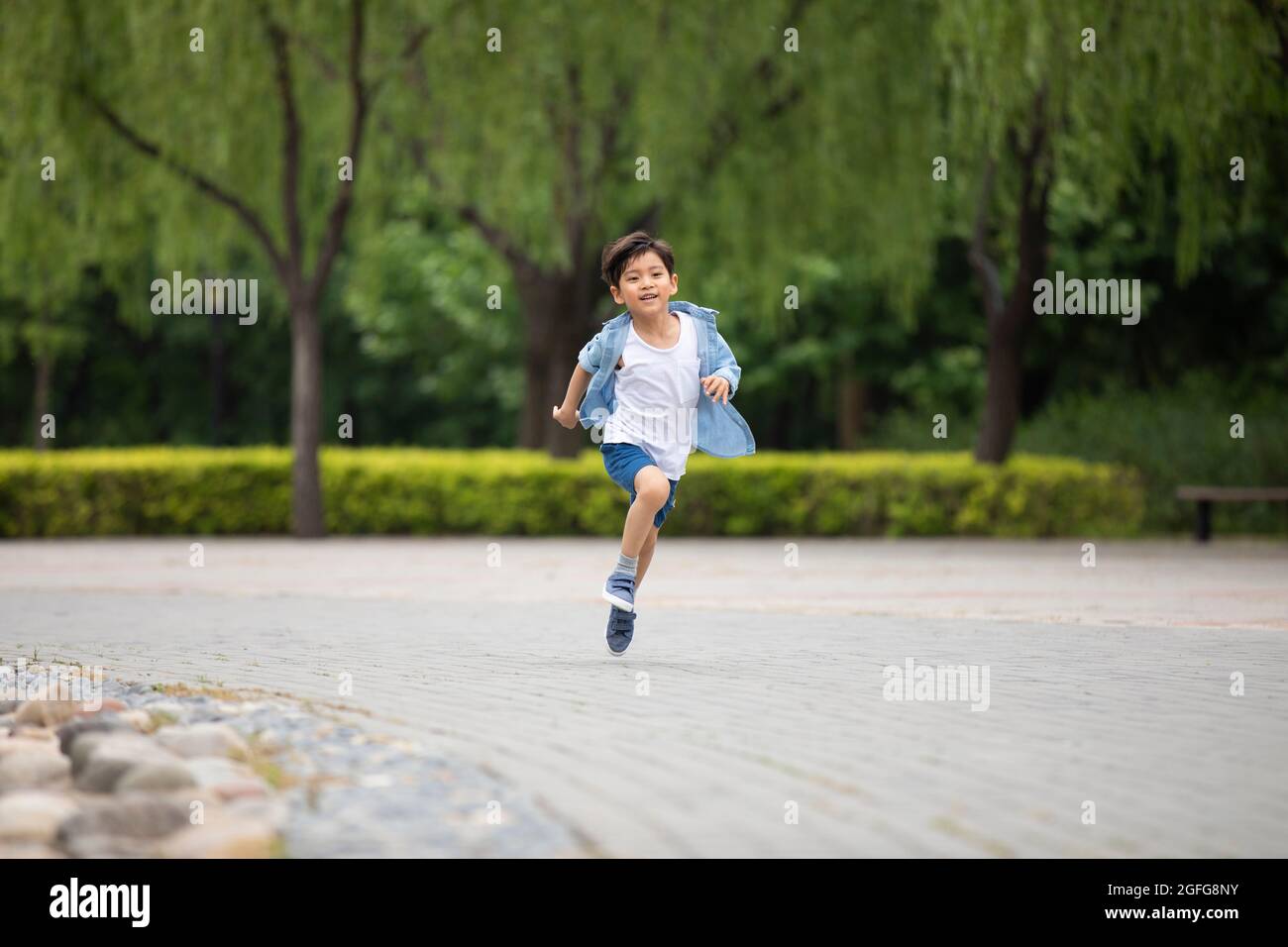 Little boy running in park Stock Photo - Alamy