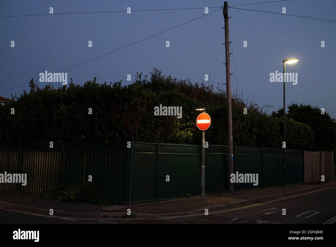 Illuminated no entry sign hi-res stock photography and images - Alamy