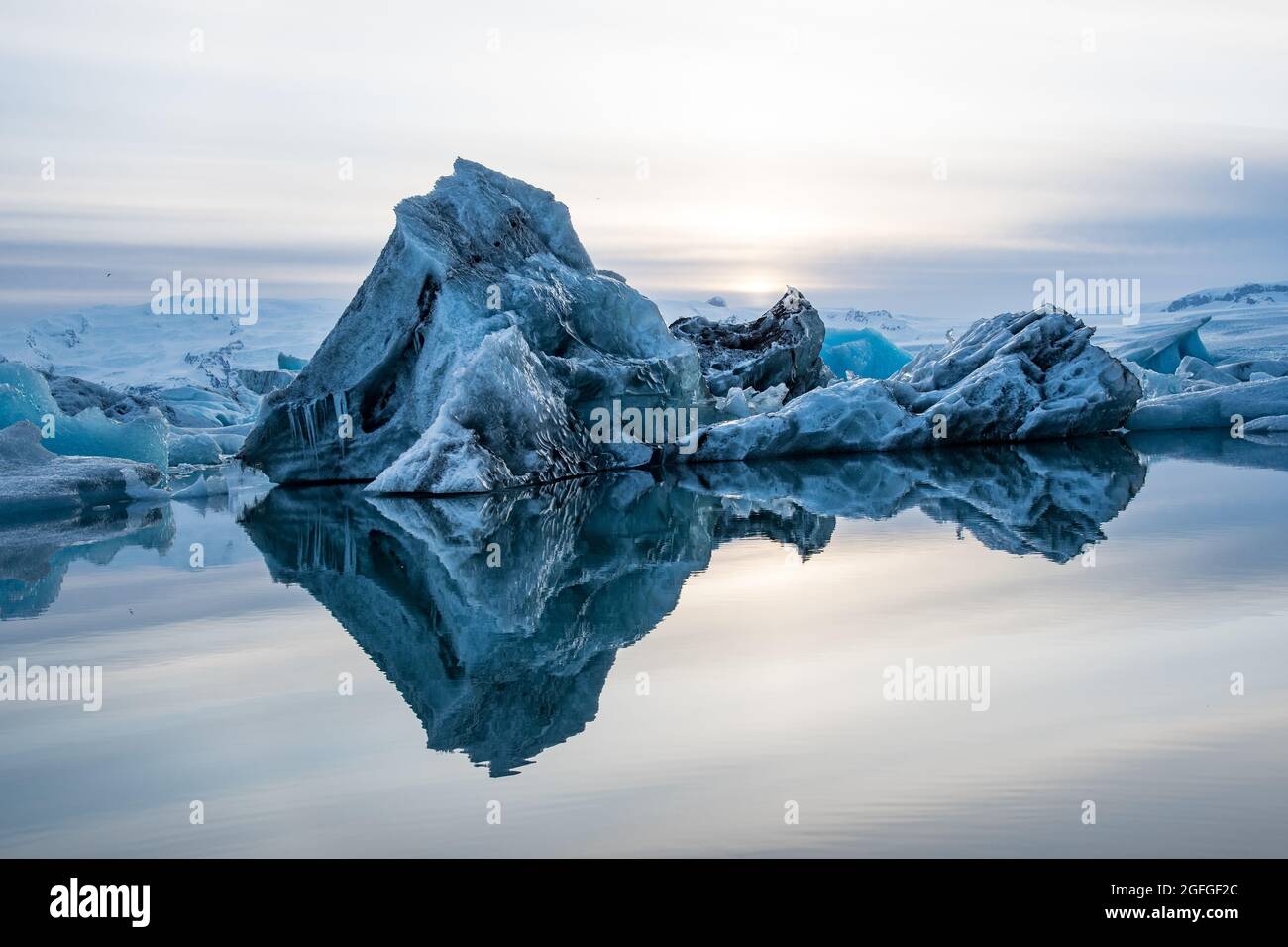 Jokulsarlon Glacier Lagoon in south Iceland on a sunny spring day Stock ...