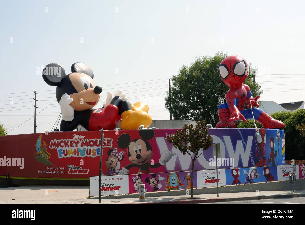 Mickey mouse and friends hi-res stock photography and images - Alamy