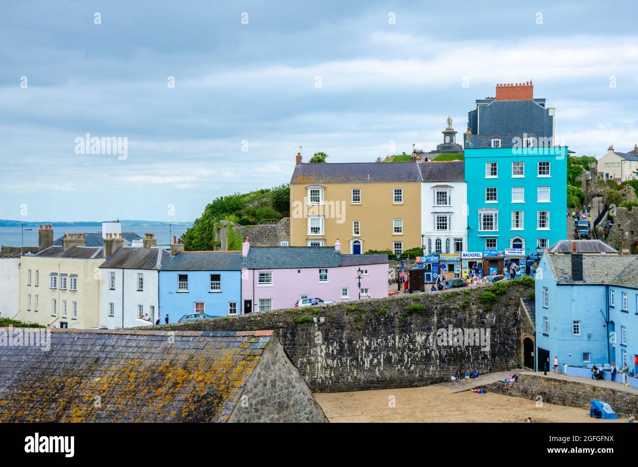 Tenby pier hill hi-res stock photography and images - Alamy