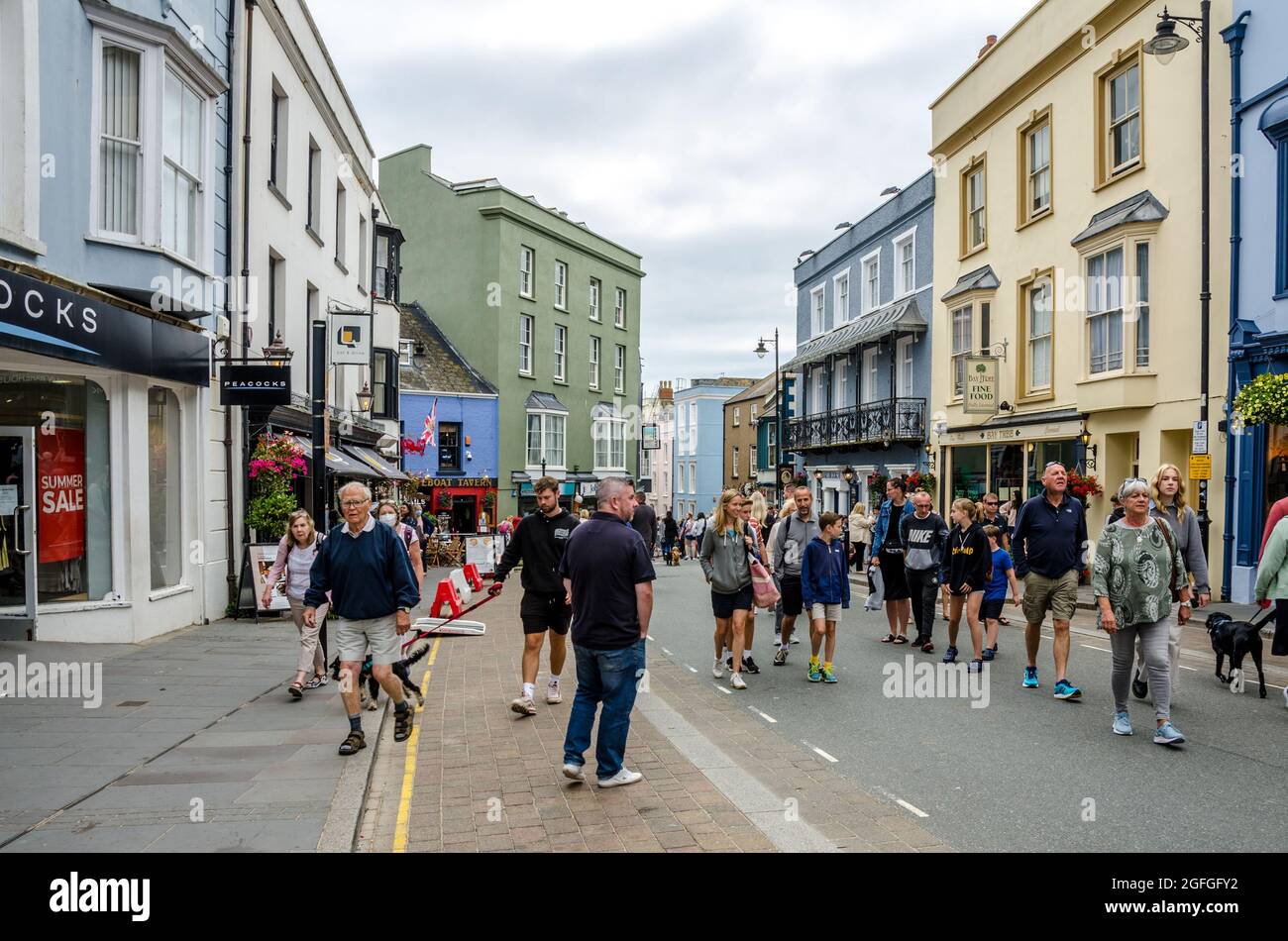 Tenby street hi-res stock photography and images - Alamy