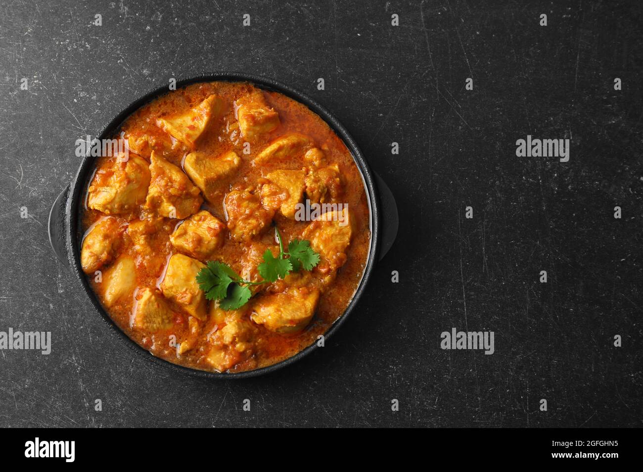 Chicken curry on dark background Stock Photo - Alamy