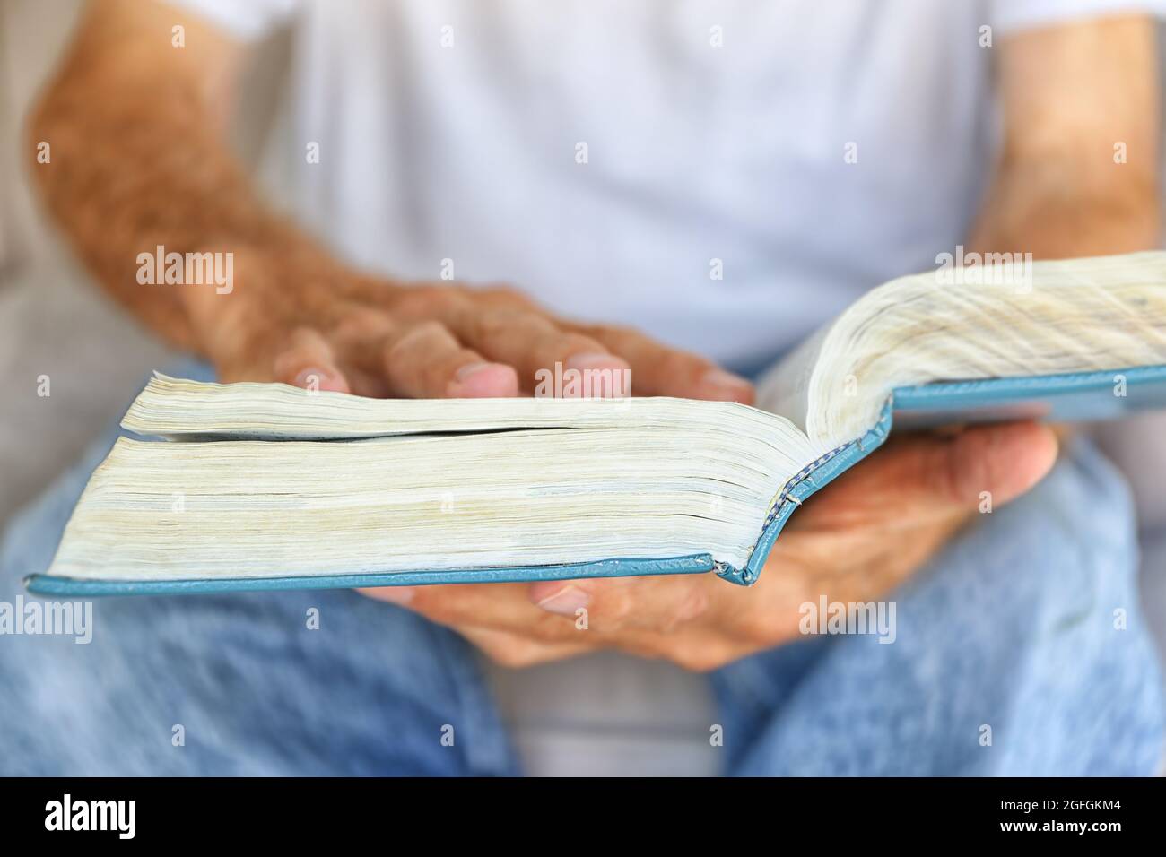 Old man holding and reading Bible Stock Photo - Alamy