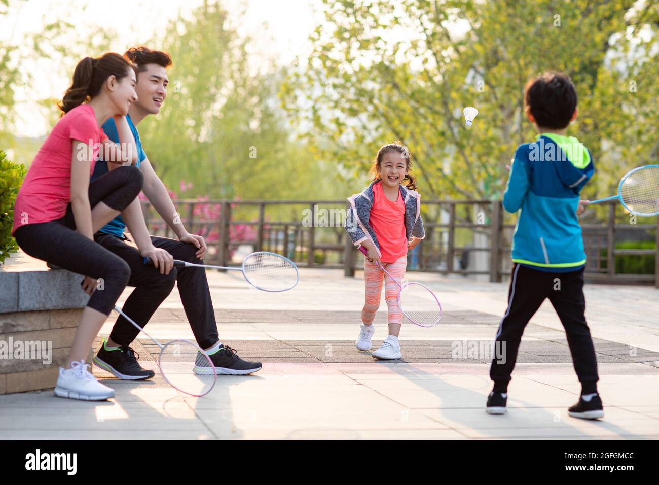 Girls playing badminton park hi-res stock photography and images - Alamy