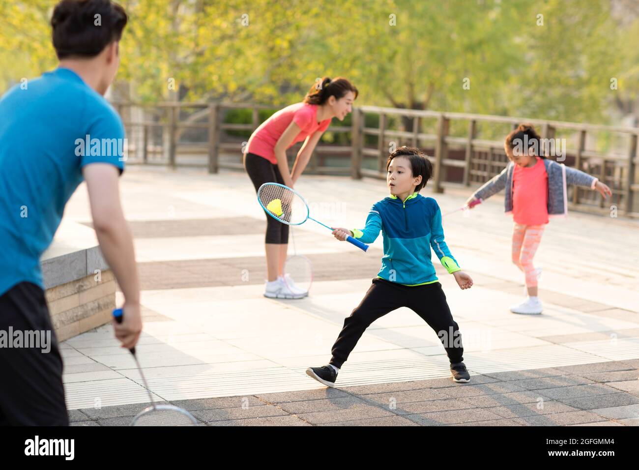 Girls playing badminton park hi-res stock photography and images - Alamy