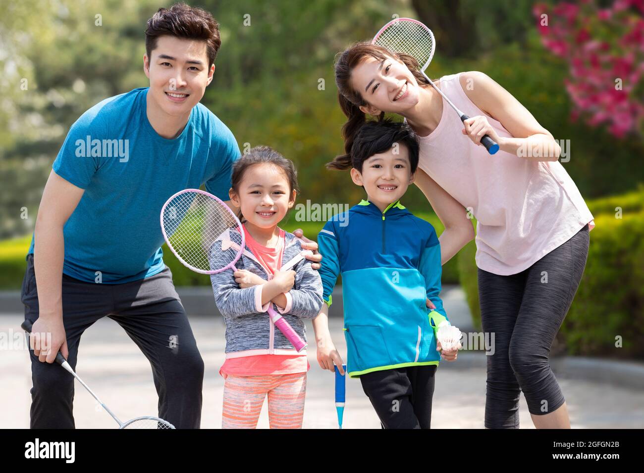 Girls playing badminton park hi-res stock photography and images - Alamy