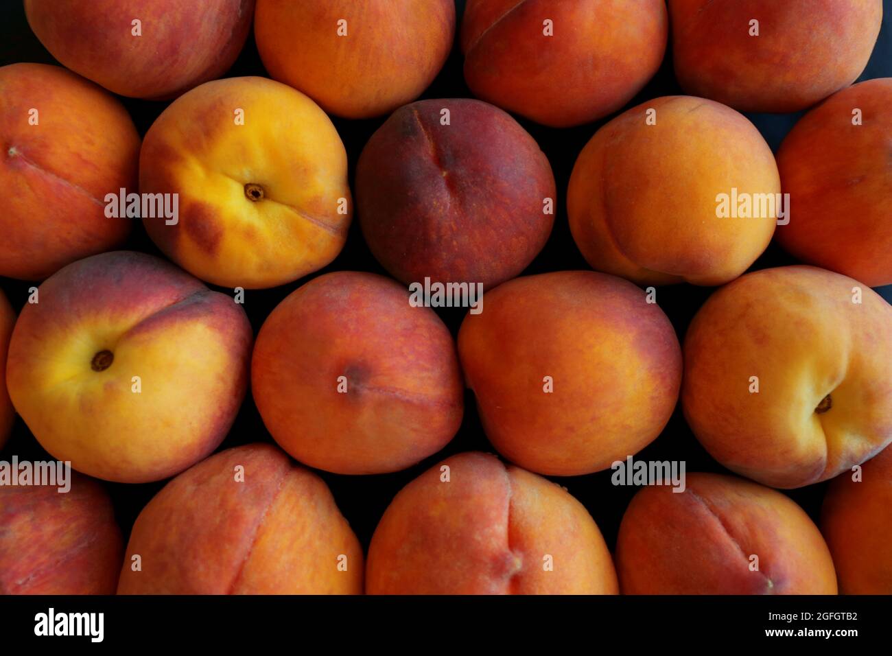 Fresh peaches background Stock Photo - Alamy