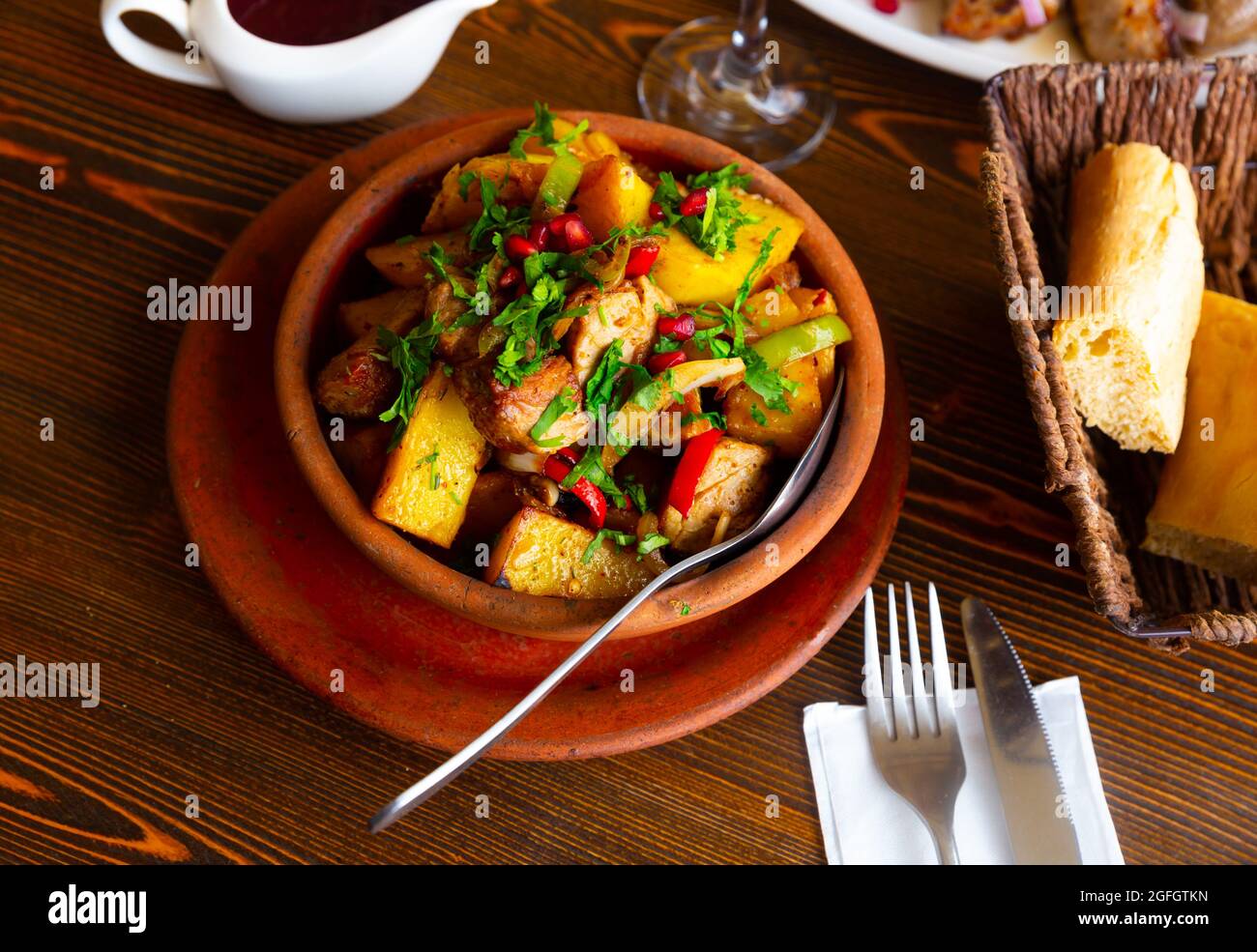 Ojahuri. Georgian cuisine, potatoes with meat Stock Photo - Alamy